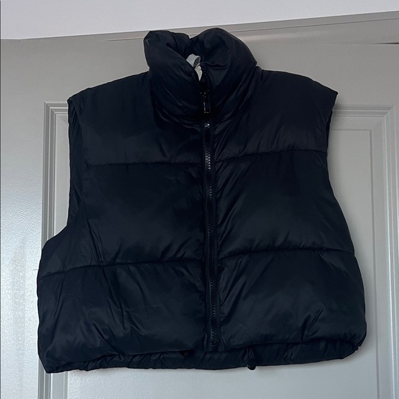 Jackets & Coats | Viral Cropped Puffer Vest Black M | Poshmark